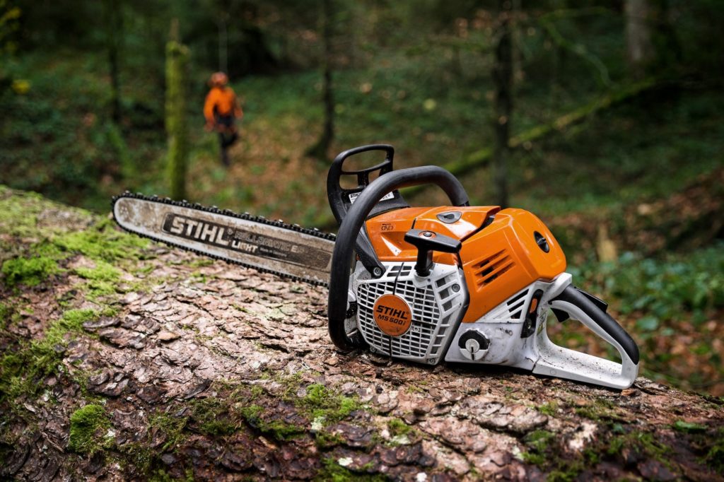 Découvrez la MS500i STIHL, la première tronçonneuse à injection élec.